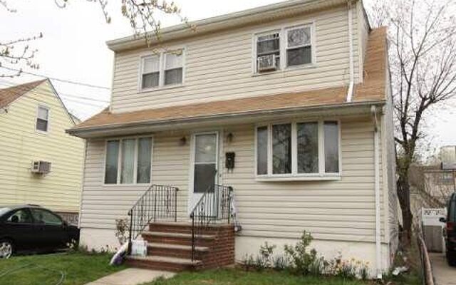 11 Fairfax St, Valley Stream, NY 11580