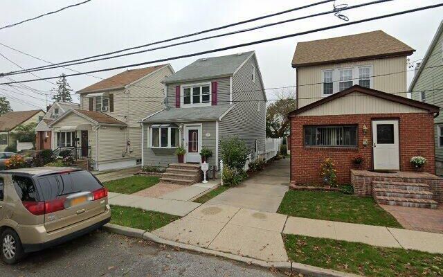 17 Dewitt St, Valley Stream, NY 11580