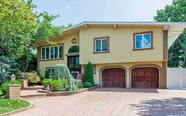 1758 John St, Merrick, NY 11566