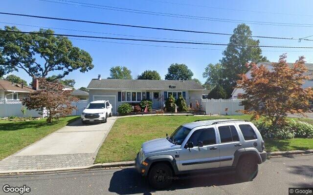 245 W 12th St, Deer Park, NY 11729