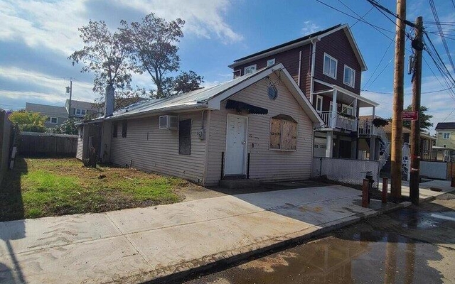32 Topping St, Staten Island, NY 10306