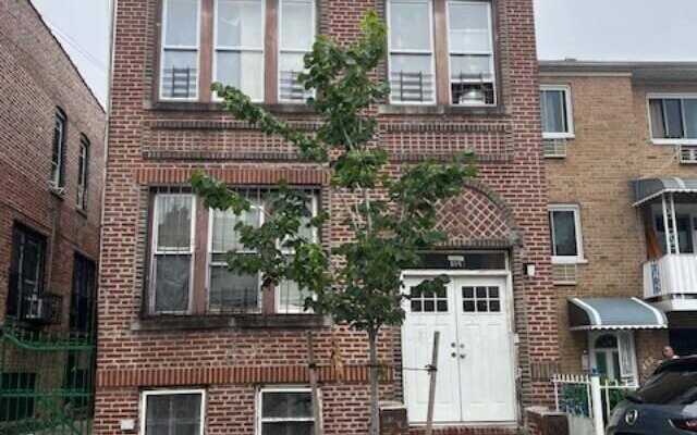 854 E 214th St, Bronx, NY 10467