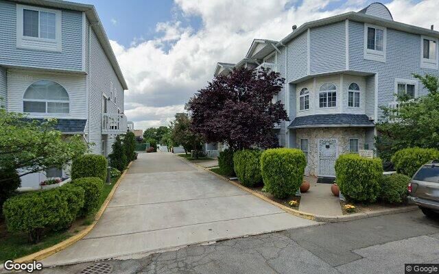 42 Country Dr N #19, Staten Island, NY 10314