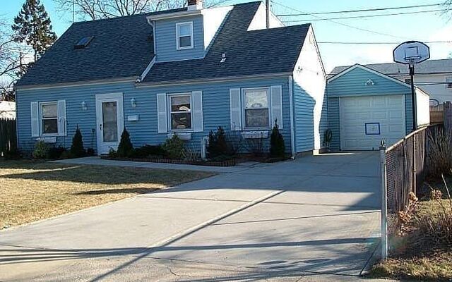 24 Sugar Maple Rd, Levittown, NY 11756