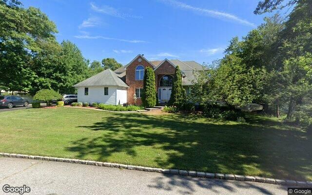 3 Lake Ln, Lake Grove, NY 11755