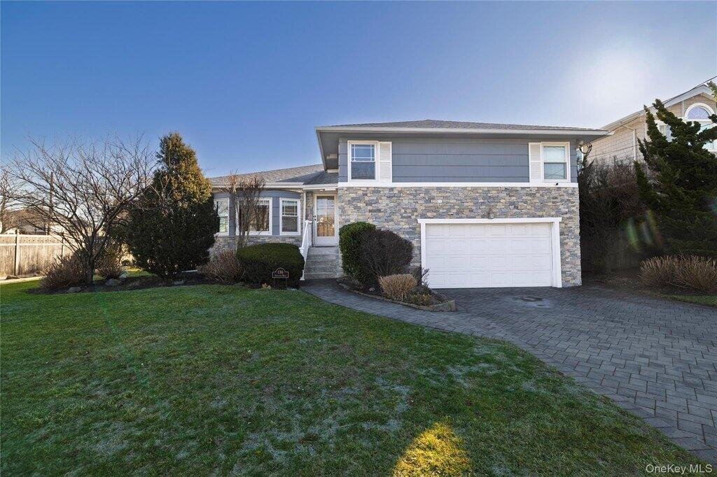 136 Greenway Rd, Lido Beach, NY 11561