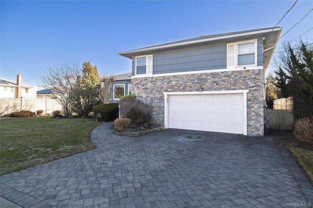 136 Greenway Rd, Lido Beach, NY 11561