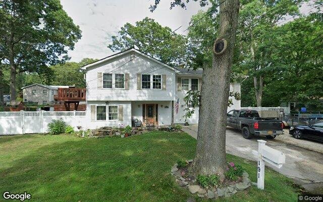191 Locust Dr, Mastic Beach, NY 11951