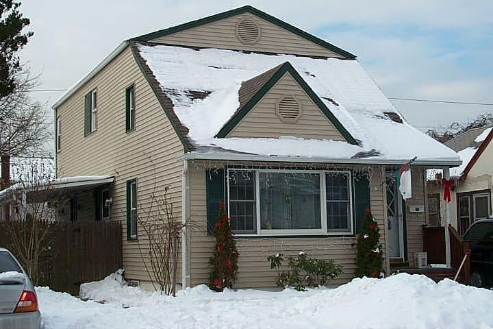 2682 Beach Dr, Merrick, NY 11566