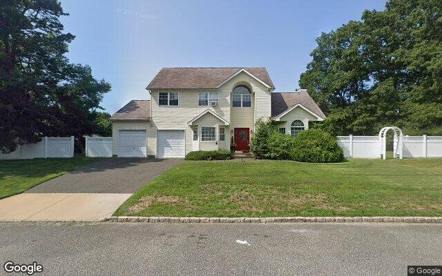 3 Waverly Pl, Coram, NY 11727