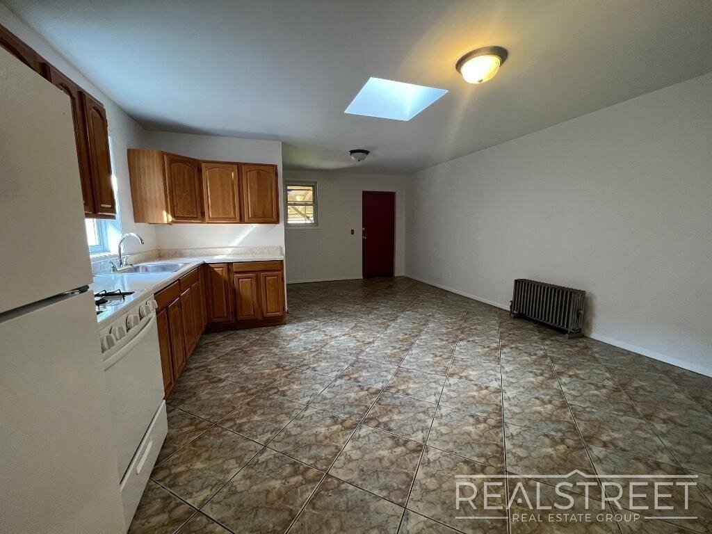 321 21st St, Brooklyn, NY 11215