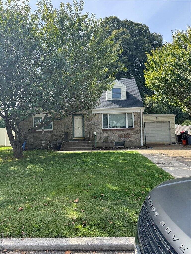 355 Sylvan Ln, Westbury, NY 11590