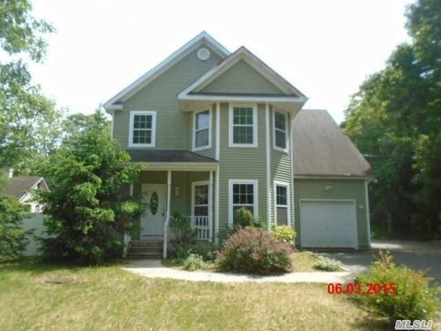 4 Kern St, Coram, NY 11727