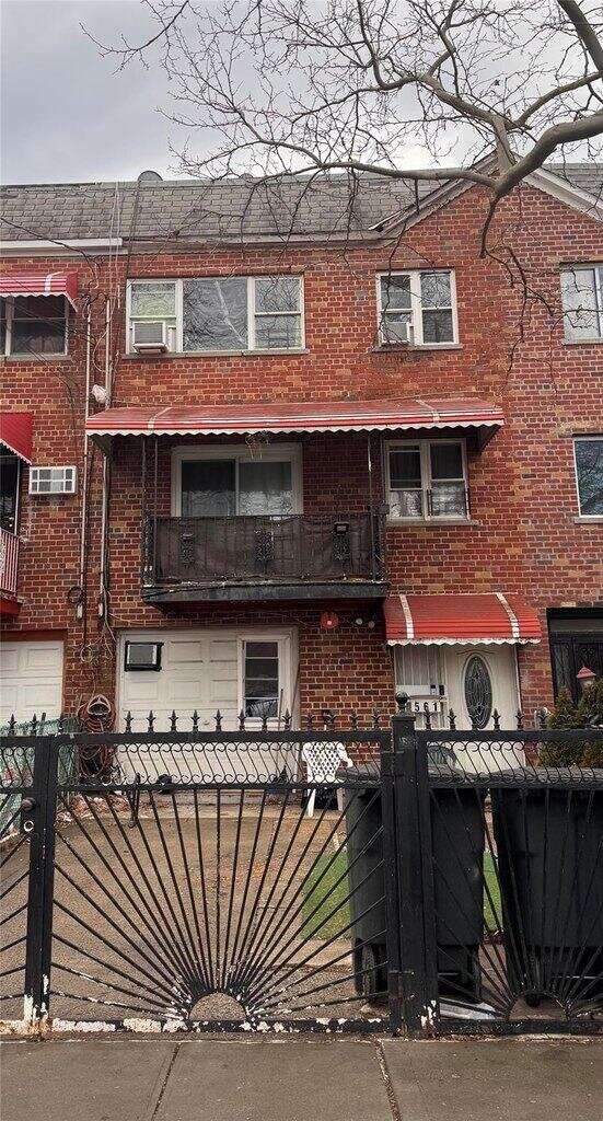 561 White Plains Road, Bronx, NY 10473