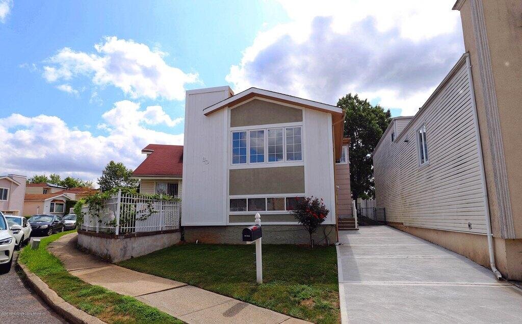 80 Manchester Drive, Staten Island, NY 10312