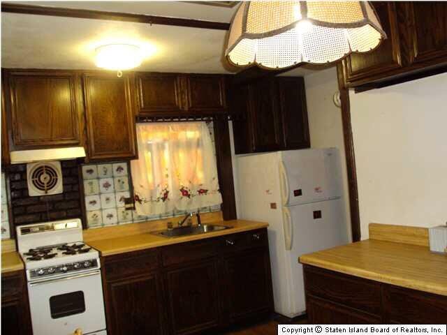 816 Nugent Avenue, Staten Island, NY 10306