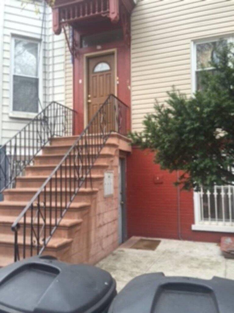 86 Moffat St, Brooklyn, NY 11207